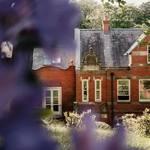 Whitby Hotels | Explore 26 Top Places to Stay