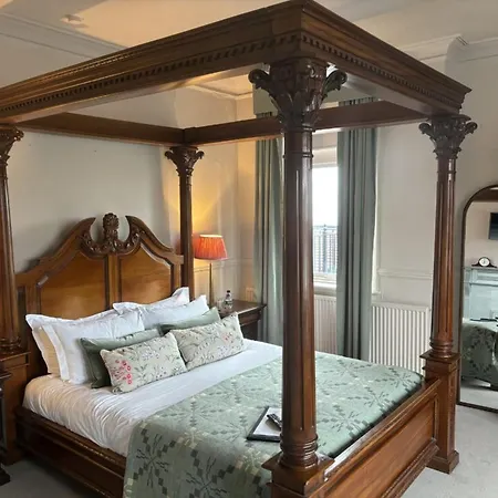 Whitby Hotels | Explore 26 Top Places to Stay